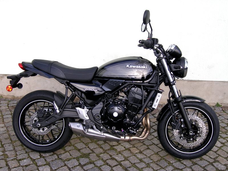 Motorrad Kawasaki Z650 RS, Ebony / Metallic Matte Carbon Gray (BK1 ...
