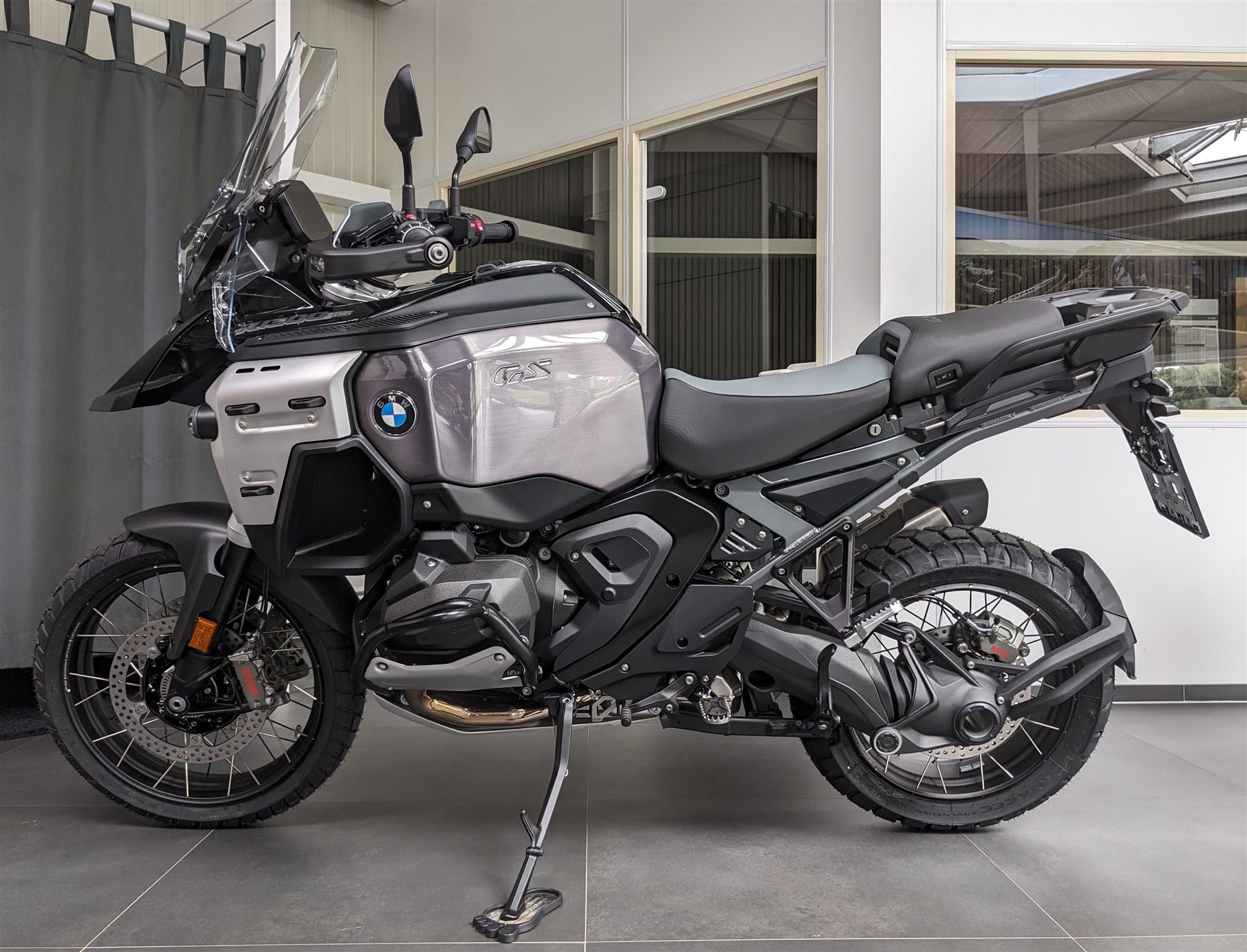 Gebrauchte BMW R 1300 GS Adventure, Blackstorm metallic Style Triple Black, Baujahr: 2024, 678 ...