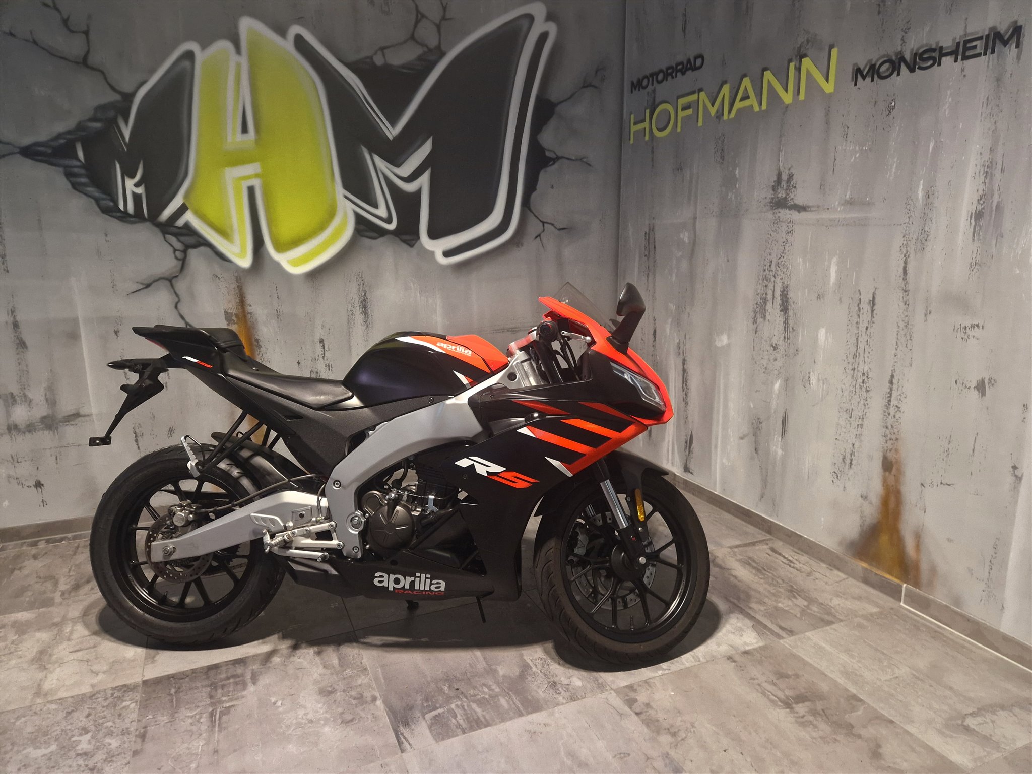 Gebrauchte Aprilia RS 125, schwarz , Baujahr: 2023, 19965 km , Preis: 3.999,00 EUR. aus ...
