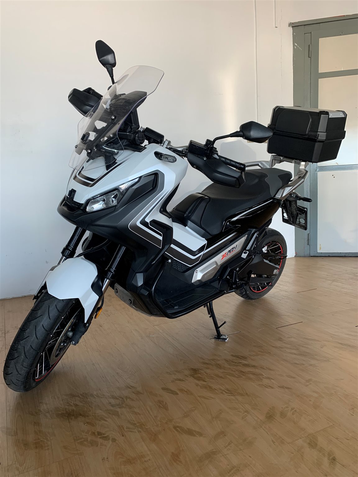 Gebrauchte Honda X-ADV, weiß , Baujahr: 2019, 34997 km , Preis: 8 990,00 EUR. aus Niederösterreich