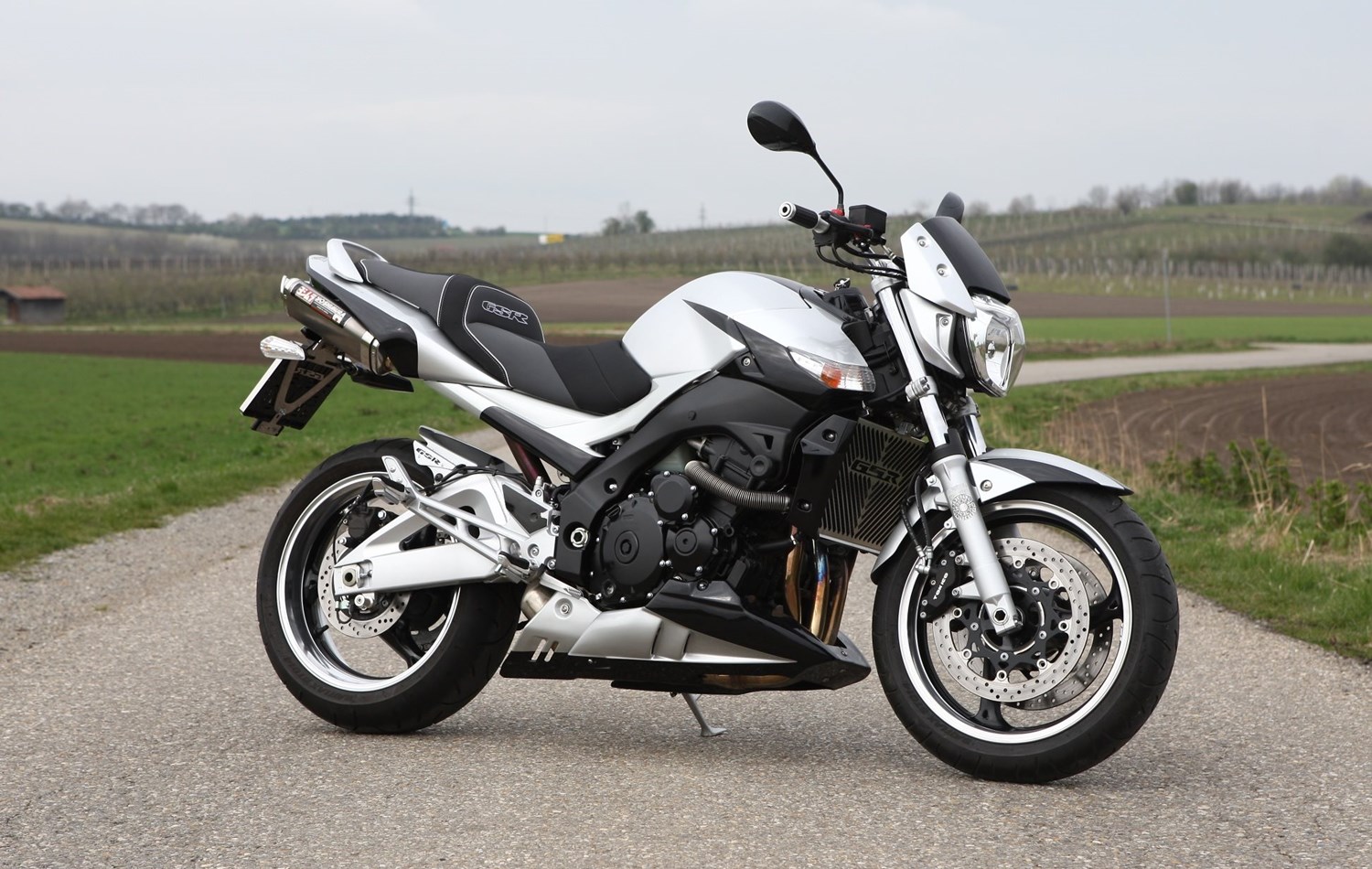 Details zum Custom-Bike Suzuki GSR 600 des Händlers Motorrad Bogoly KG