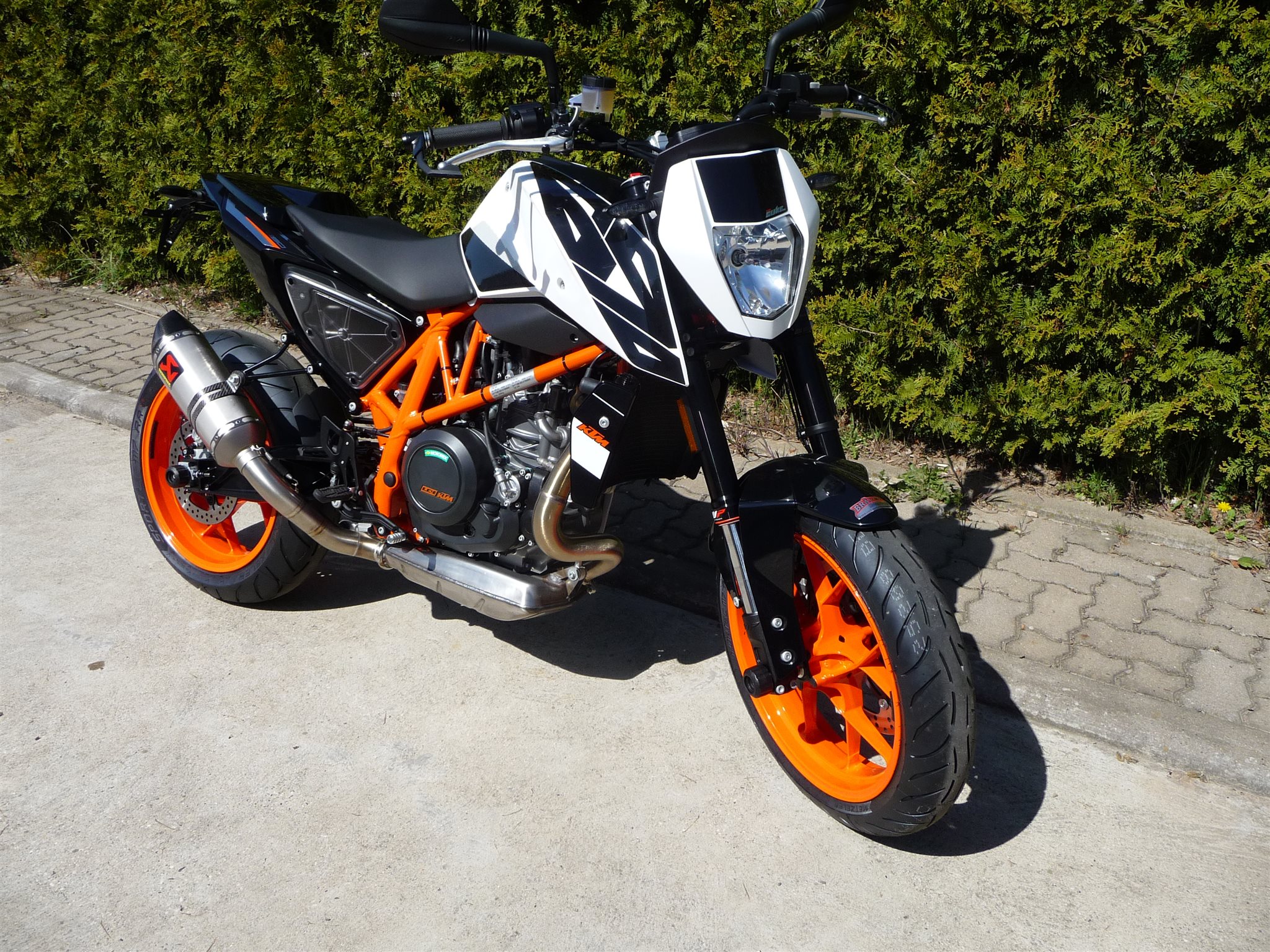 Umgebautes Motorrad KTM 690 Duke R von Bräuer Motorradsport KG - 1000PS.de
