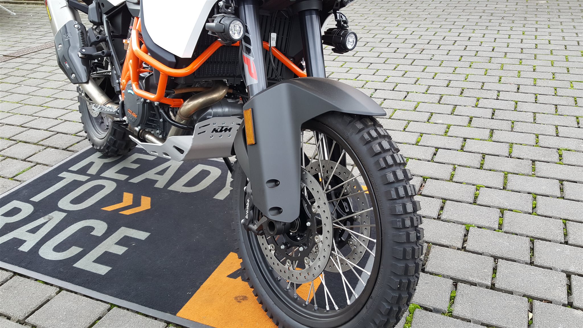 Umgebautes Motorrad KTM 1090 Adventure R von Biker`s Point Fuchs GmbH ...