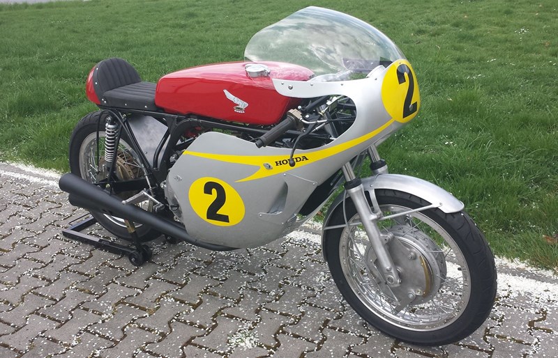 Umgebautes Motorrad Honda RC 181 von Motorrad Wagner - 1000PS.de