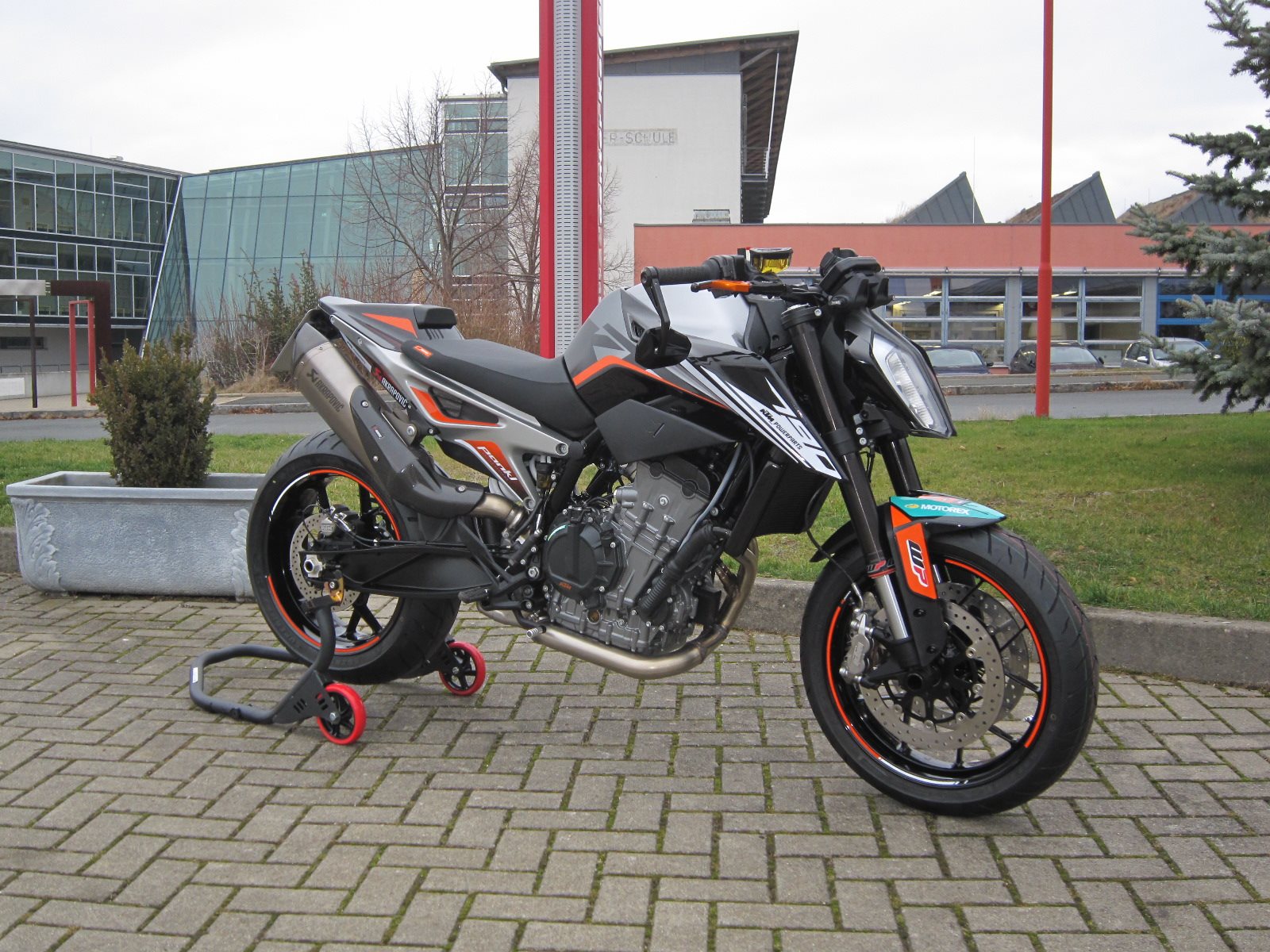 Umgebautes Motorrad KTM 790 Duke von Motorradcenter Keßler - 1000PS.de